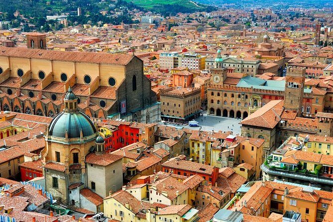 Departure Private Transfers: Bologna City to Bologna Airport BLQ in Luxury Van - An in-depth look at the experience