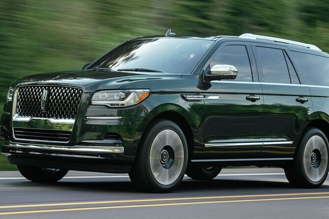Departure Transfer from Milwaukee to Milwaukee Airport MKE by SUV - Meeting Your Chauffeur