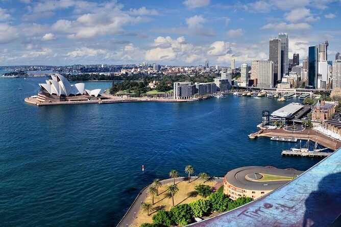 Departure Transfer: Sydney to Sydney Airport SYD in Business Car - An In-Depth Look at the Transfer Experience