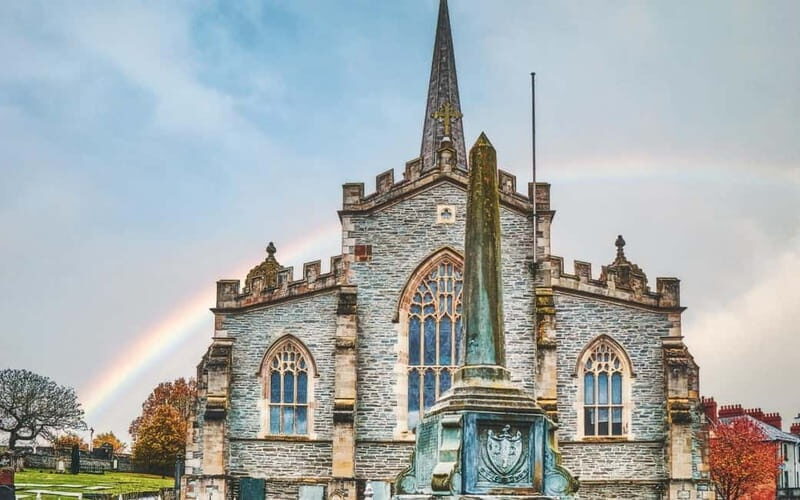 Derry: City Walking Tour & Exploration Game - The Experience in Action