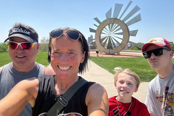 Des Moines Scavenger Hunt Interactive Walking Tour - What Is the Des Moines Scavenger Hunt?