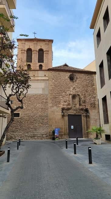 Descubriendo Almería: Un Viaje por la Historia y la Cultura - A Closer Look at the Tour Experience