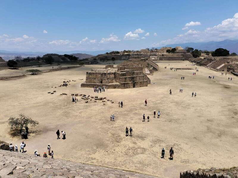 Desde Oaxaca: Monte Albán y el Arte Textil Zapoteca - The Sum Up