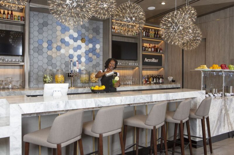 DFW Dallas Fort Worth Airport: Virgin Atlantic Lounge Entry - The Lounge Experience in Detail