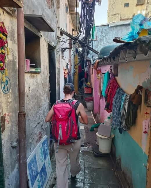 Dharavi Slumdog Millionaire Tour: With Local Guide - Transportation and Group Size