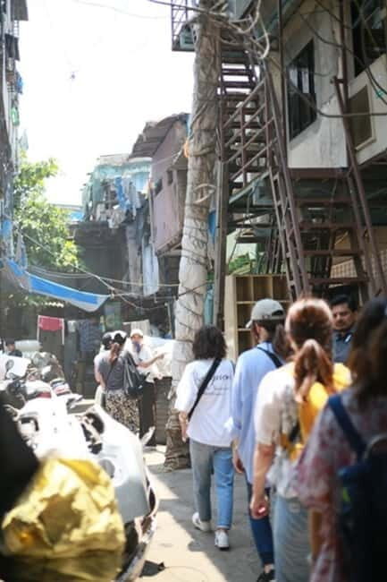 Dhobi Ghat Laundry and Dharavi Slum Tour with Local Train - Key Points