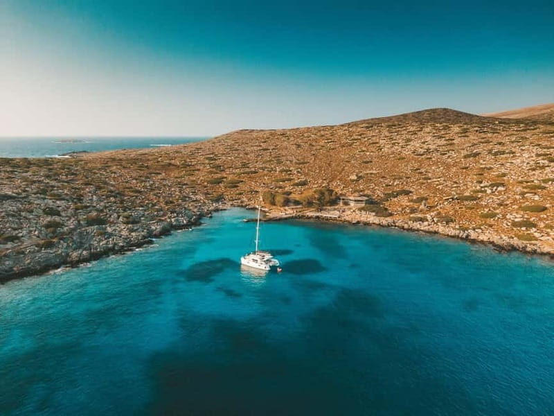 Dia Island Catamaran  Premium Lunch, Open Bar, Small Group - Who Will Love This Experience?