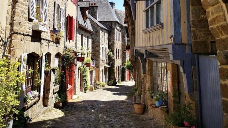Dinan: Painting experience in a café - Key Points