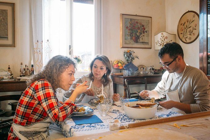 Dining experience at a local's home in Bergamo with show cooking - FAQ