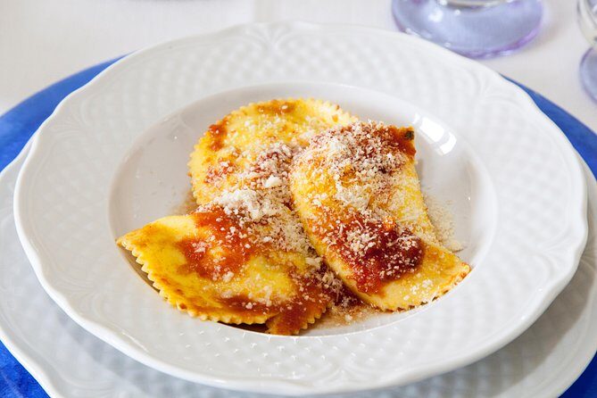 Dining Experience at a local's Home in Stresa with Show Cooking - Who Should Book This Tour?