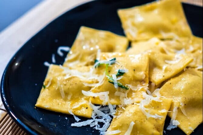 Dinner and Concert with "Three Tenors": A Real Italian Experience - Transition to the Concert: Venue and Location Insights