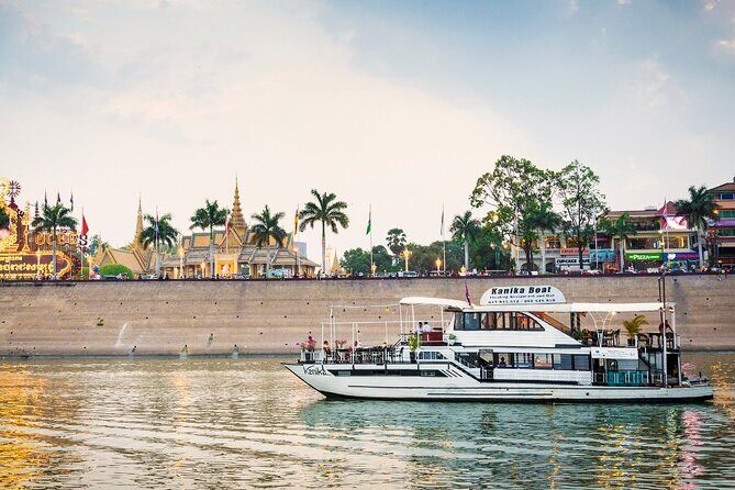 Dinner Cruise 1h45 on the Mekong including 4 courses - Key Points