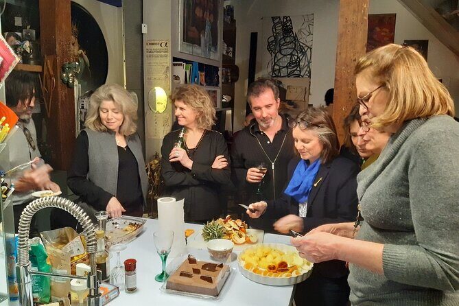 Dinner in a Bohemian Artist Apartment in Central Paris - Key Points