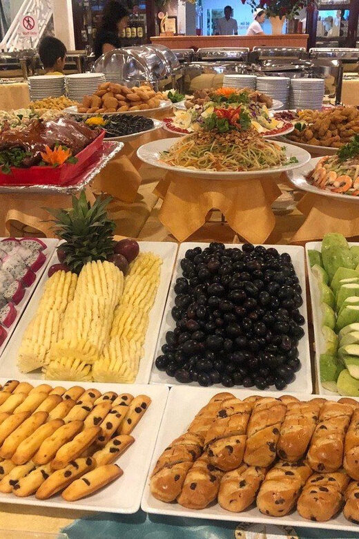 Dinner on Cruise Saigon River - Group tour - The Setting and Atmosphere