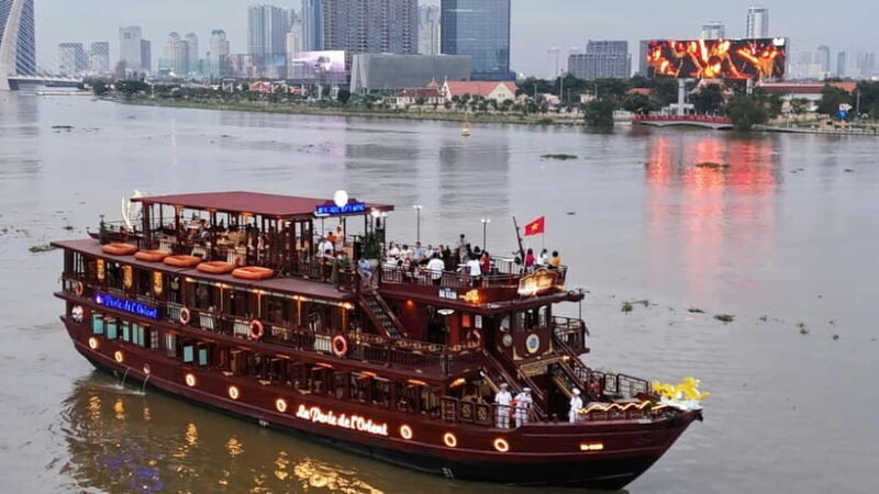 Dinner on Cruise with Buffet/Set menu with live music - Introduction to the Experience