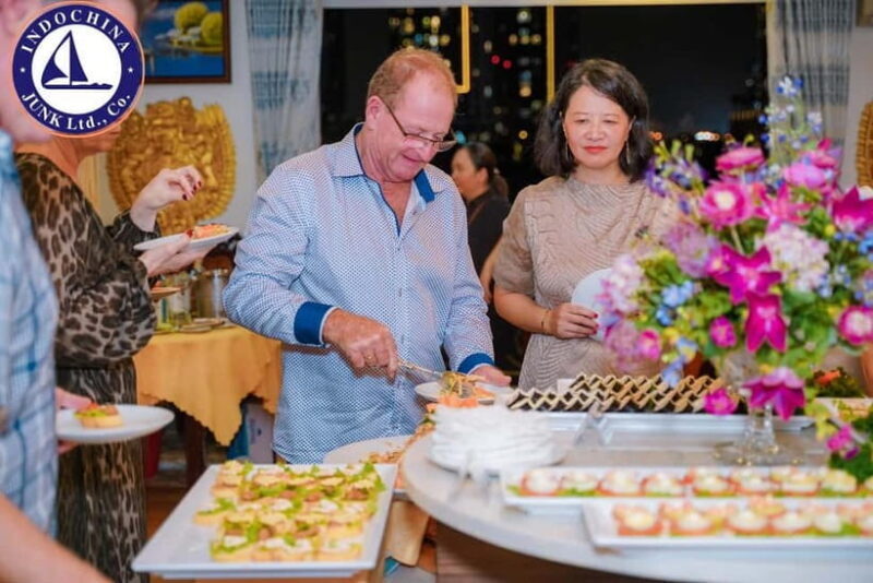 Dinner on Cruise with Buffet/Set menu with live music - The Experience’s Strengths and Considerations