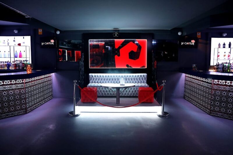 Disco night at La Cartuja, calle de la Cruz, 10, Madrid - Who Should Try This Experience?
