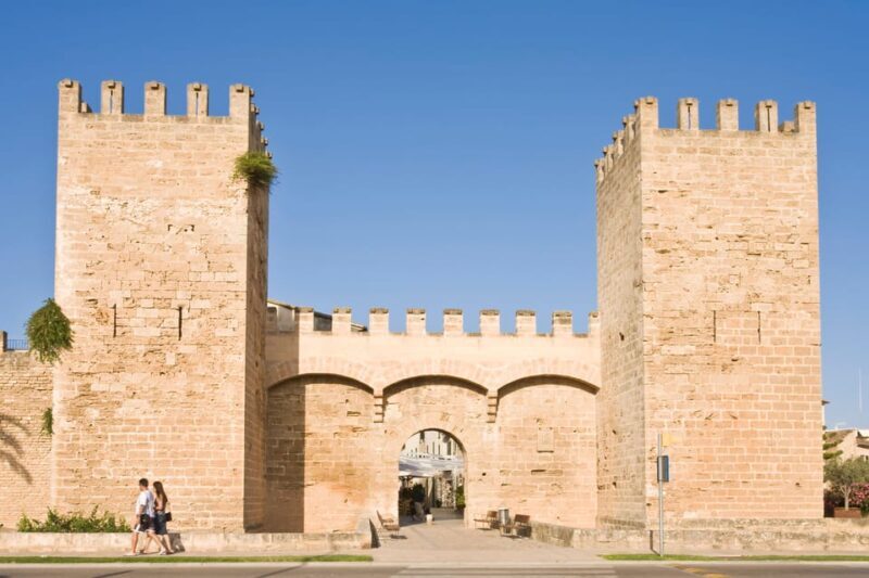 Discover Alcudia's Hidden Gems: Walking Tour of the Old Town - Detailed breakdown of the itinerary