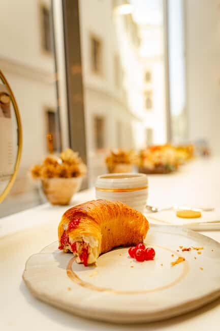 Discover Budapest: Coffee and Photo Guided Tour - What to Expect on the Day