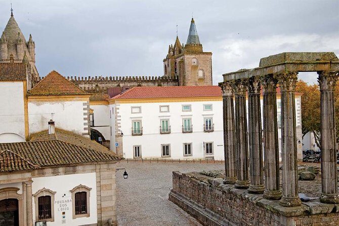 Discover Évora: Private Historical Tour from Lisbon - Practical Tips for Your Évora Day Trip