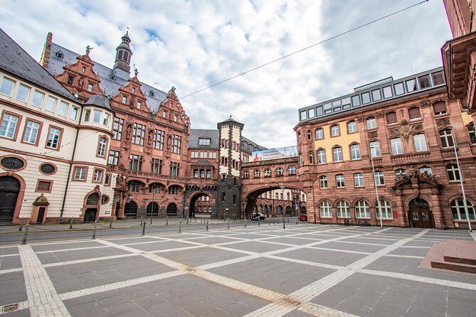 Discover Frankfurts most Photogenic Spots with a Local - An In-Depth Look at the Tour