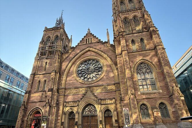 Discover Montreal EN Confort 4h Private Excursion EN SUVdeLuxe - FAQ