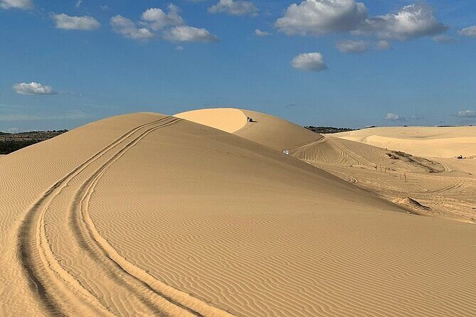 Discover Mui Nes Sand Dunes: Jeep Tour Adventure, Local Guides - What Makes This Tour Stand Out?