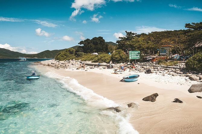 Discover Nha Trang bay by speed boat full day tour - What Do Travelers Say?