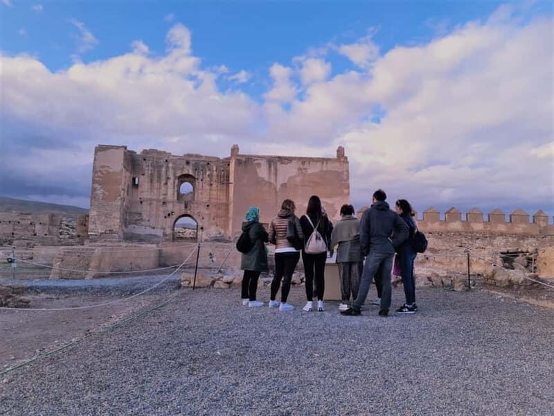 Discover the fascinating Alcazaba: History and unique views - The Setting of the Alcazaba