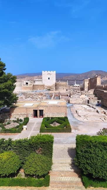 Discover the fascinating Alcazaba: History and unique views - Why You Should Consider This Tour