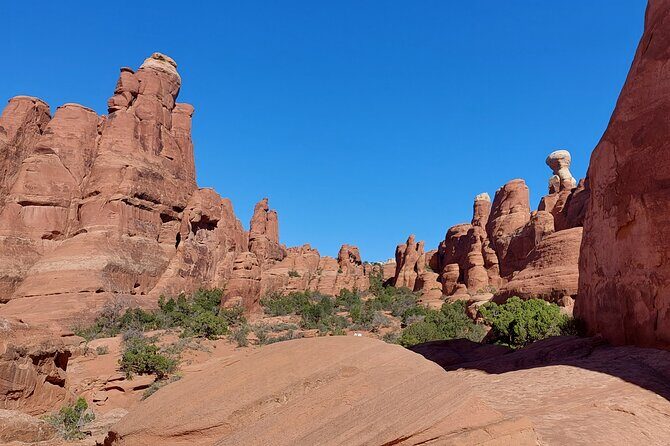 Discover The Hidden Arches: Solitaire Arches Private Desert Hike - An Authentic Look at the Solitaire Arches Private Desert Hike