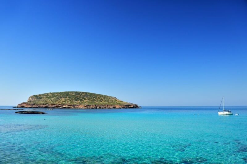 Discover the Ibiza beaches on a boat without license 8H - Key Points