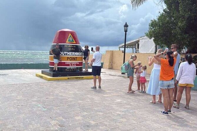 Discover the magic of Key West: book your experience today! - Transportation and Practicalities