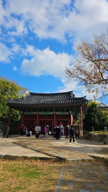 Discover Yeosu: 2-Hour Walking Tour - Key Points