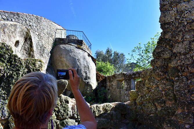 Discovering the historic village of Monsanto - Transport and Timing