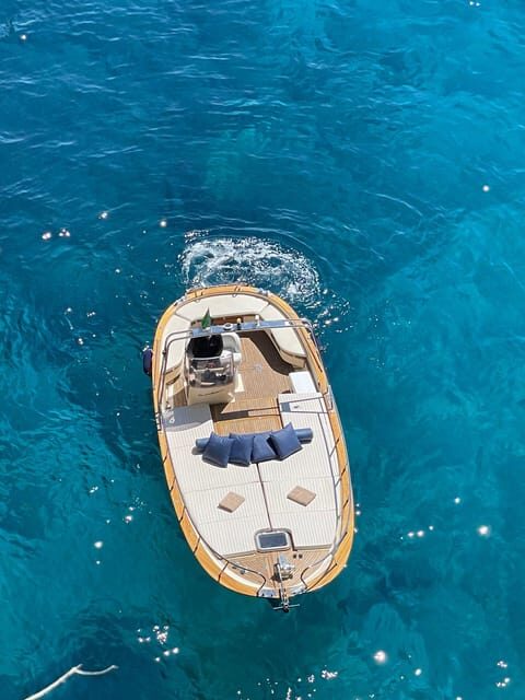 Discovering the island of Capri by boat Fratelli Aprea open 750 - An In-Depth Look at the Capri Boat Tour on the Fratelli Aprea 750