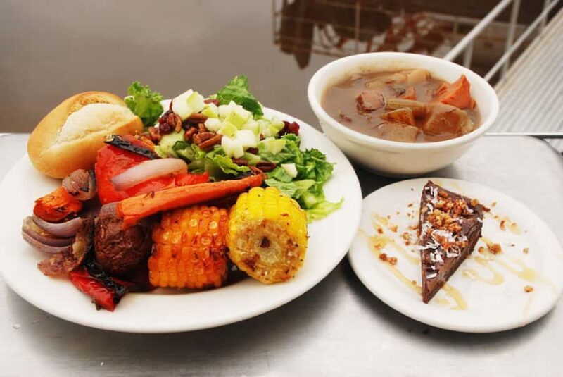 Discovery Dining Hall: Lunch - An Authentic Alaskan Lunch Experience on the Riverboat Discovery