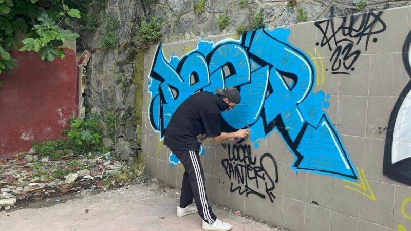 Do Graffiti and Drink Cocktails - Sip and Spray with Locals - A Closer Look at the Experience