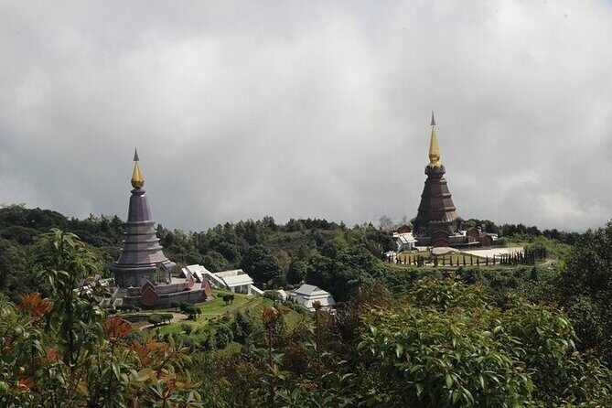 Doi inthanon National Park + 2Hour Fantastic Trekking with Lunch - The Pagodas and Their Significance