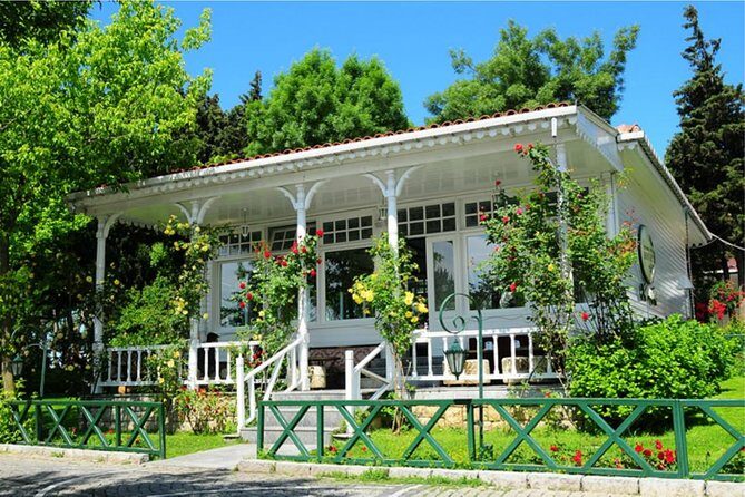Dolmabace Palace, Bosphorus Boat Tour , Eyüp Sultan Mosque Tour - FAQ