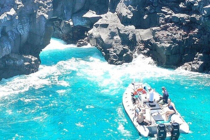 Dolphin, Sea Cave & Captain Cook Snorkel Combo in Kealakekua Bay - What Makes This Tour Stand Out