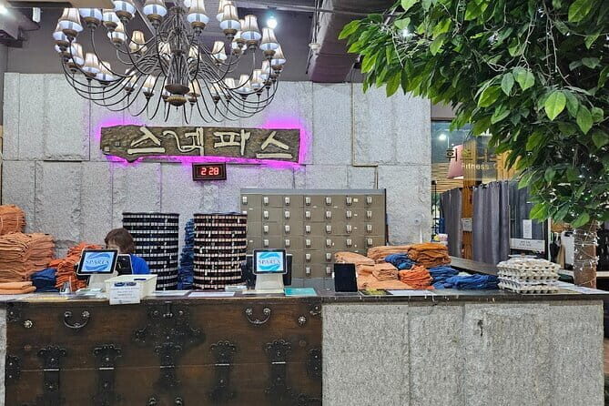 Dongdaemun SPAREX Jimjilbang Sauna Admission Ticket () - Meal Options and Food Court Experience