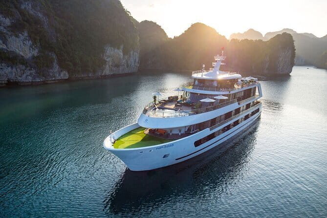 Dora Cruise 5 Star in Halong Bay Lan Ha Bay Private Balcony(2D1N) - Who is This Cruise Best For?