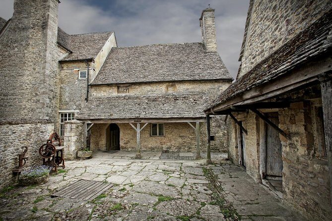 Downton Abbey Town and Country Tour from London by Private Black Taxi - Practical Aspects and Considerations