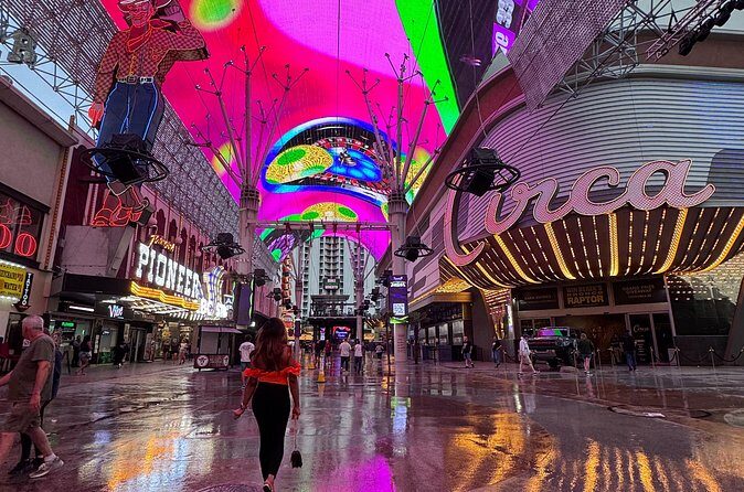Downtown Fremont Street Walking Tour Las Vegas  English & Span - Practical Tips for Visitors
