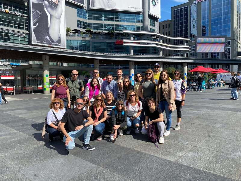 Downtown Toronto: Walking tour experience. English/Spanish - In The Sum Up