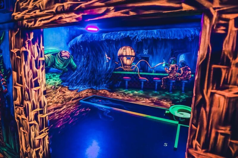Dresden: 3D black light minigolf in the Barock Eventpark - Key Points