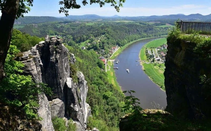 Dresden-Prague One-Way Sightseeing Journey - Exploring the Highlights: What You Can Expect