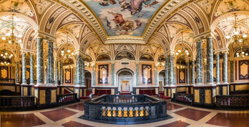 Dresden: Semperoper Guided Tour for Families - Key Points
