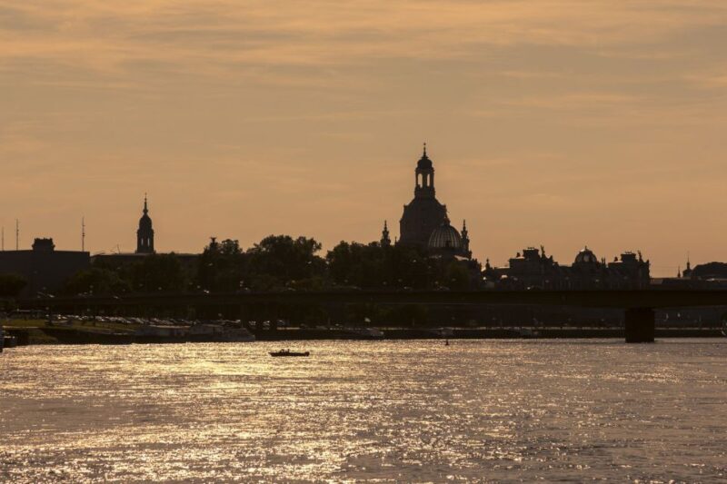 Dresden: Smile Tour with Prosecco - Key Points